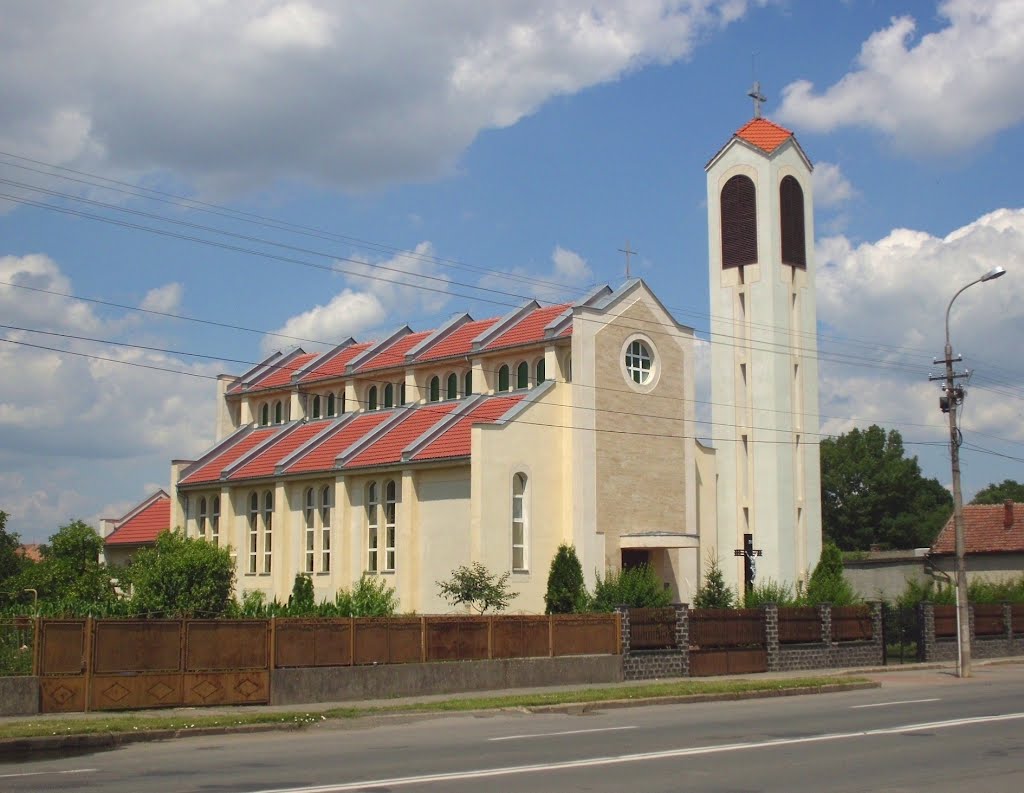 A hét plébániája: NAGYKÁROLY - SZENTLÉLEK TEMPLOM - Mária Rádió Erdély